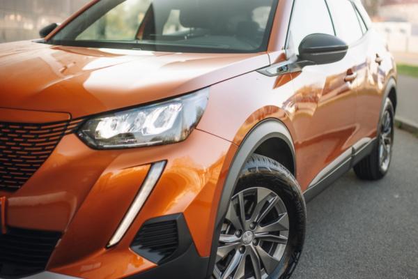 Orange Peugeot 2008 2023 in Riga, with an engine capacity of 0.00 L and mileage of 21 thousand km for 18550 €, photo 8 on AUTOMOTO.COM.LV