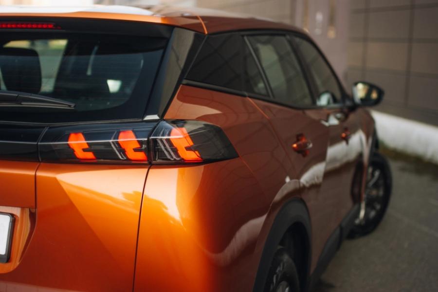 Orange Peugeot 2008 2023 in Riga, with an engine capacity of 0.00 L and mileage of 21 thousand km for 18550 €, photo 18 on AUTOMOTO.COM.LV