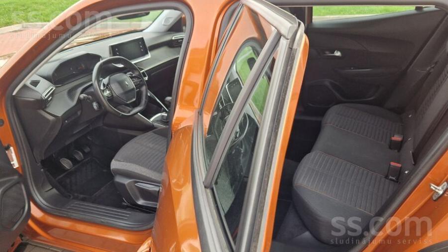 Orange Peugeot 2008 2020 in Jelgava, with an engine capacity of 1.20 L and mileage of 100 thousand km for 11250 €, photo 20 on AUTOMOTO.COM.LV