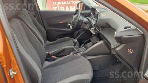 Orange Peugeot 2008 2020 in Jelgava, with an engine capacity of 1.20 L and mileage of 100 thousand km for 11250 €, photo 24 on AUTOMOTO.COM.LV