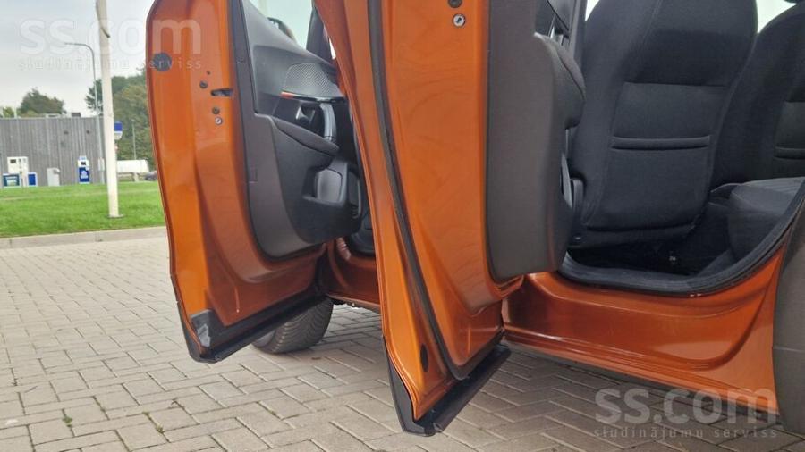 Orange Peugeot 2008 2020 in Jelgava, with an engine capacity of 1.20 L and mileage of 100 thousand km for 11250 €, photo 32 on AUTOMOTO.COM.LV