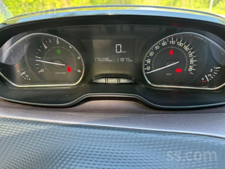 Sarkans Peugeot 2008 2014 Rīga, ar dzinēja tilpumu 1.40 L un nobraukumu 0 tūkst. km par 4599 €, foto 33 vietnē AUTOMOTO.COM.LV