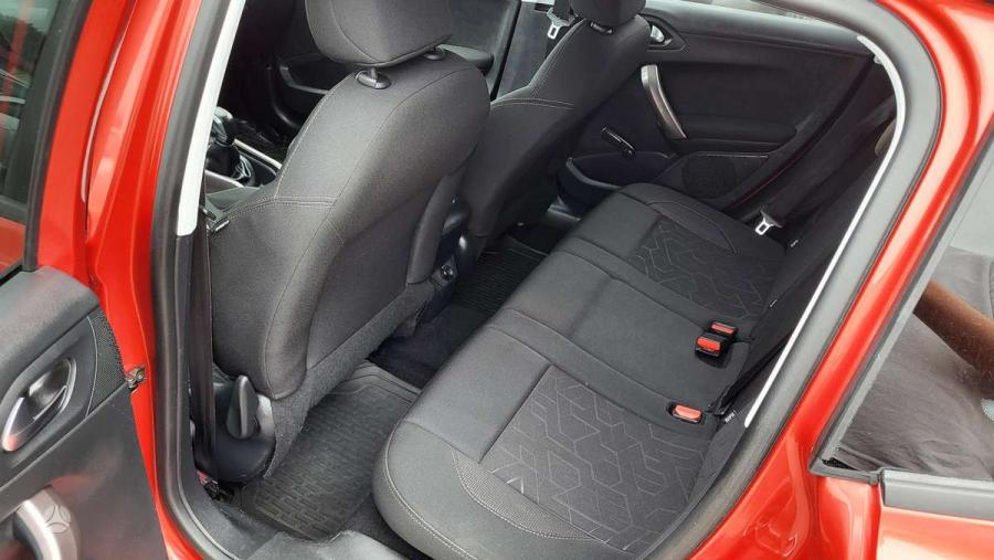 Sarkans Peugeot 2008 2015 Tauragė, ar dzinēja tilpumu 1.56 L un nobraukumu 200 tūkst. km par 4900 €, foto 12 vietnē AUTOMOTO.COM.LV