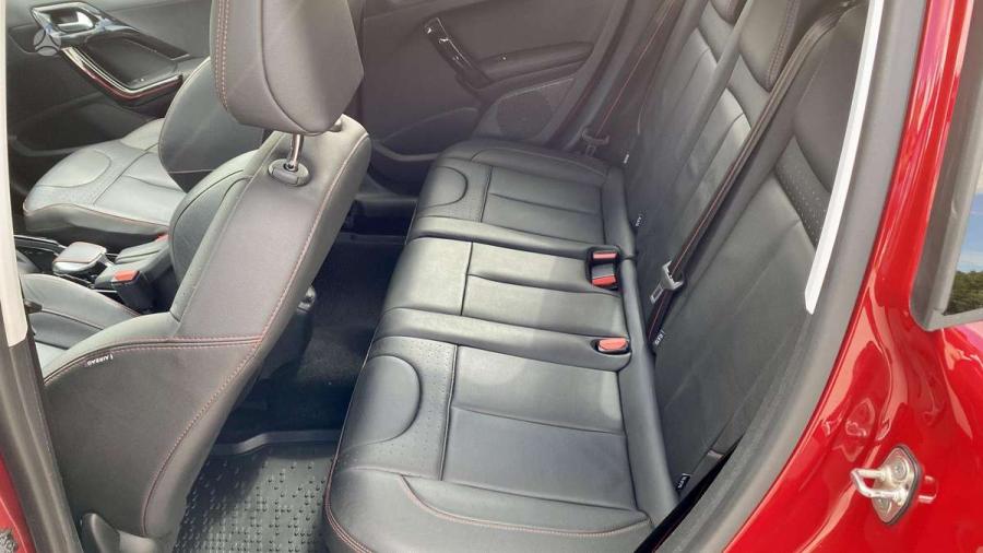 Red Peugeot 2008 2017 in Marijampole, with an engine capacity of 1.20 L and mileage of 102 thousand km for 8550 €, photo 22 on AUTOMOTO.COM.LV