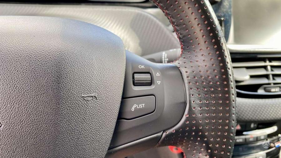 Sarkans Peugeot 2008 2017 Marijampole, ar dzinēja tilpumu 1.20 L un nobraukumu 102 tūkst. km par 8400 €, foto 31 vietnē AUTOMOTO.COM.LV
