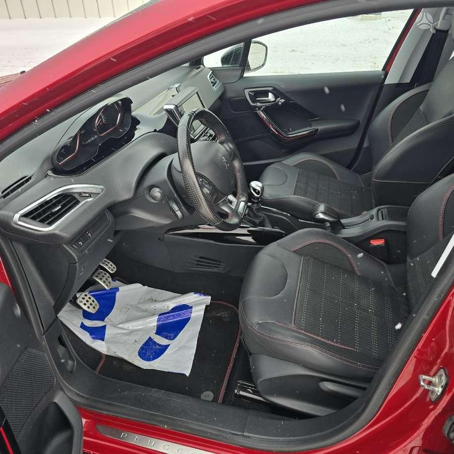 Red Peugeot 2008 2018 in Taurage, with an engine capacity of 1.20 L and mileage of 149 thousand km for 5800 €, photo 11 on AUTOMOTO.COM.LV