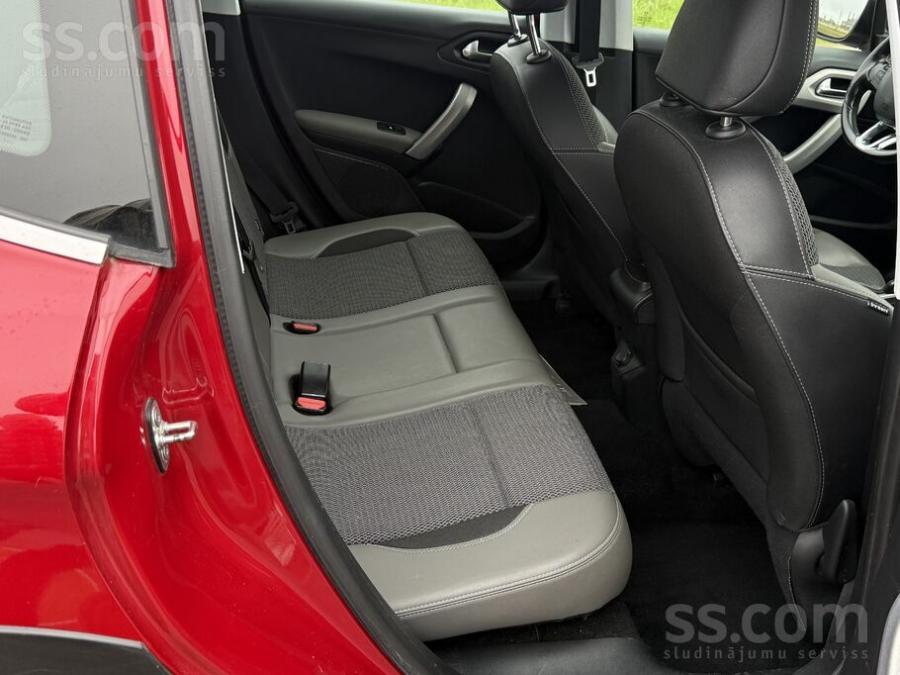 Sarkans Peugeot 2008 2018 Liepāja, ar dzinēja tilpumu 1.20 L un nobraukumu 110 tūkst. km par 8400 €, foto 12 vietnē AUTOMOTO.COM.LV