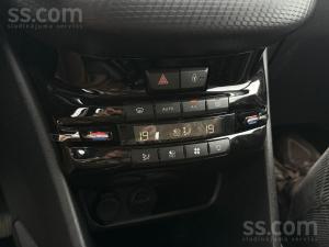 Sarkans Peugeot 2008 2018 Liepāja, ar dzinēja tilpumu 1.20 L un nobraukumu 110 tūkst. km par 8400 €, foto 24 vietnē AUTOMOTO.COM.LV