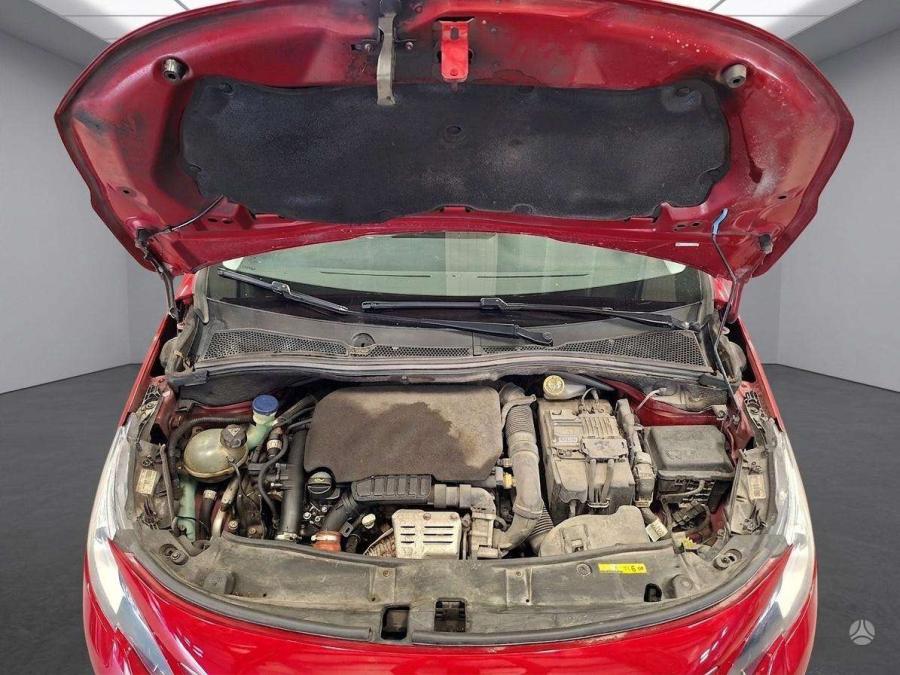 Red Peugeot 2008 2018 in Vilnius, with an engine capacity of 1.20 L and mileage of 138 thousand km for 3300 €, photo 8 on AUTOMOTO.COM.LV