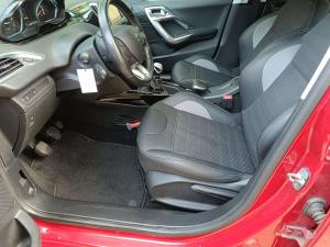 Sarkans Peugeot 2008 2019 Kauņa, ar dzinēja tilpumu 1.20 L un nobraukumu 113 tūkst. km par 5750 €, foto 13 vietnē AUTOMOTO.COM.LV