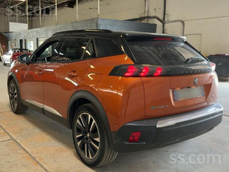 Red Peugeot 2008 2020 in Riga, with an engine capacity of 1.20 L and mileage of 103 thousand km for 17990 €, photo 4 on AUTOMOTO.COM.LV