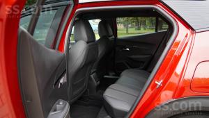 Red Peugeot 2008 2020 in Riga, with an engine capacity of 1.20 L and mileage of 113 thousand km for 13950 €, photo 11 on AUTOMOTO.COM.LV