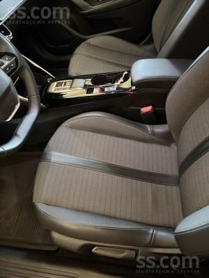 Sarkans Peugeot 2008 2022 Rīga, ar dzinēja tilpumu 1.50 L un nobraukumu 75 tūkst. km par 16700 €, foto 9 vietnē AUTOMOTO.COM.LV