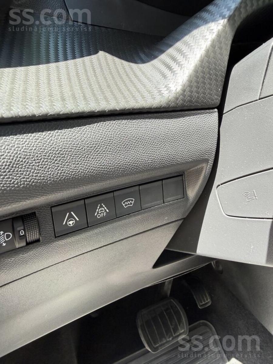 Sarkans Peugeot 2008 2022 Rīga, ar dzinēja tilpumu 1.50 L un nobraukumu 75 tūkst. km par 16700 €, foto 12 vietnē AUTOMOTO.COM.LV