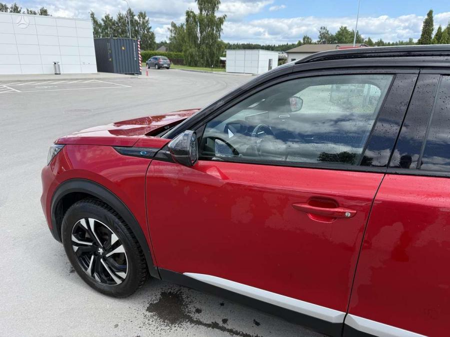 Red Peugeot 2008 2023 in Taurage, with an engine capacity of 0.00 L and mileage of 142 thousand km for 15000 €, photo 3 on AUTOMOTO.COM.LV