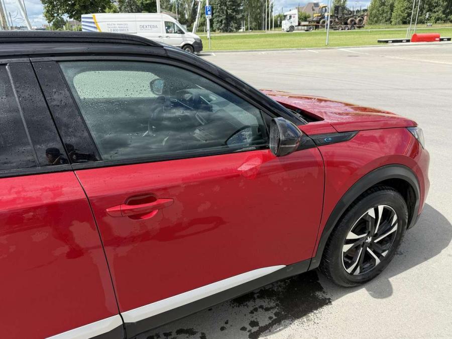 Red Peugeot 2008 2023 in Taurage, with an engine capacity of 0.00 L and mileage of 142 thousand km for 15000 €, photo 9 on AUTOMOTO.COM.LV