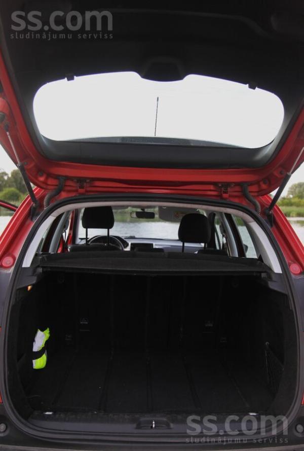 Red Peugeot 2008 2014 in Liepaja, with an engine capacity of 1.40 L and mileage of 261 thousand km for 4150 €, photo 9 on AUTOMOTO.COM.LV