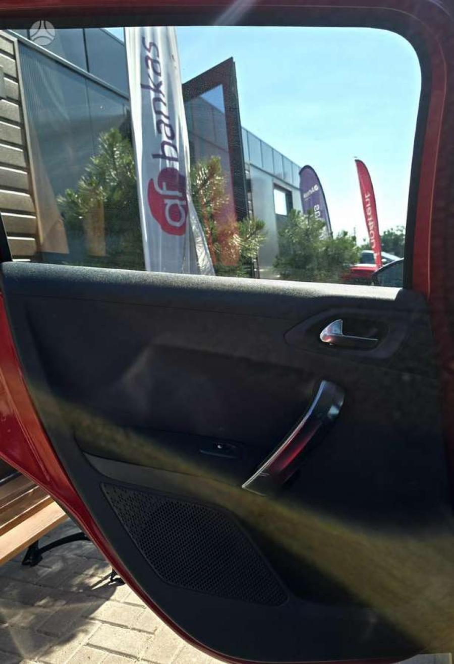 Sarkans Peugeot 2008 2016 Tauragė, ar dzinēja tilpumu 1.60 L un nobraukumu 260 tūkst. km par 2900 €, foto 29 vietnē AUTOMOTO.COM.LV