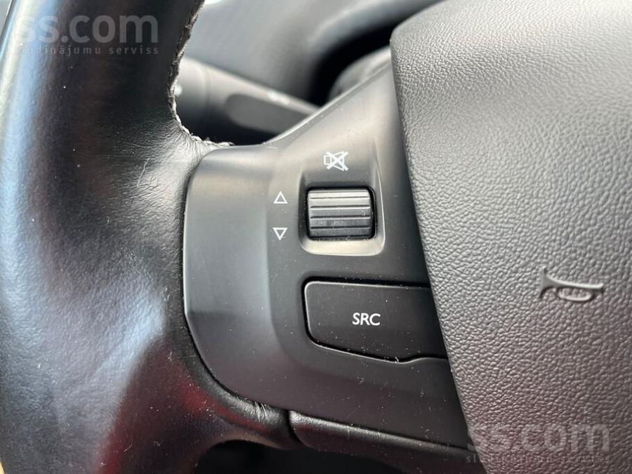 Red Peugeot 2008 2016 in Riga, with an engine capacity of 1.20 L and mileage of 0 thousand km for 7899 €, photo 18 on AUTOMOTO.COM.LV