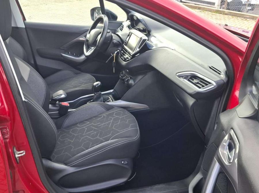 Sarkans Peugeot 2008 2016 Tauragė, ar dzinēja tilpumu 1.20 L un nobraukumu 127 tūkst. km par 4200 €, foto 13 vietnē AUTOMOTO.COM.LV