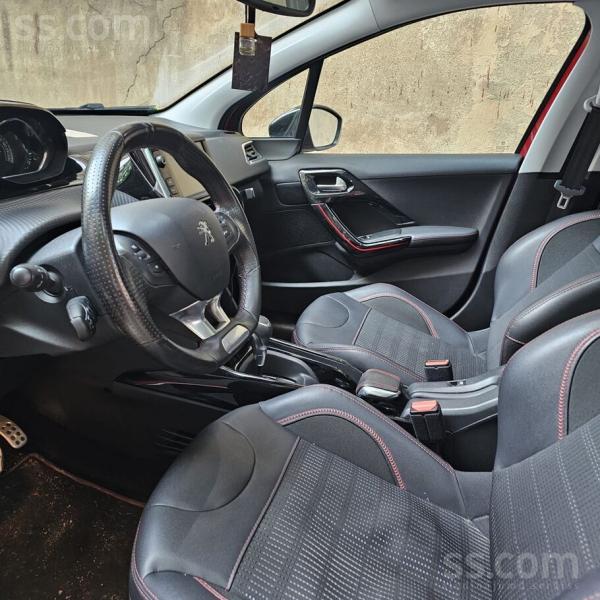 Sarkans Peugeot 2008 2018 Rīga, ar dzinēja tilpumu 1.20 L un nobraukumu 66 tūkst. km par 12500 €, foto 6 vietnē AUTOMOTO.COM.LV