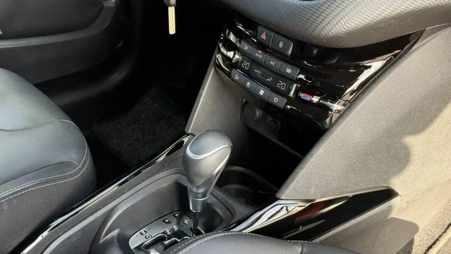 Sarkans Peugeot 2008 2018 Jūrmala, ar dzinēja tilpumu 1.20 L un nobraukumu 133 tūkst. km par 6950 €, foto 22 vietnē AUTOMOTO.COM.LV