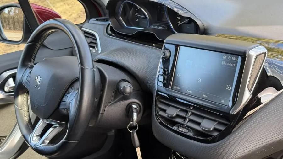 Sarkans Peugeot 2008 2018 Jūrmala, ar dzinēja tilpumu 1.20 L un nobraukumu 133 tūkst. km par 6950 €, foto 23 vietnē AUTOMOTO.COM.LV