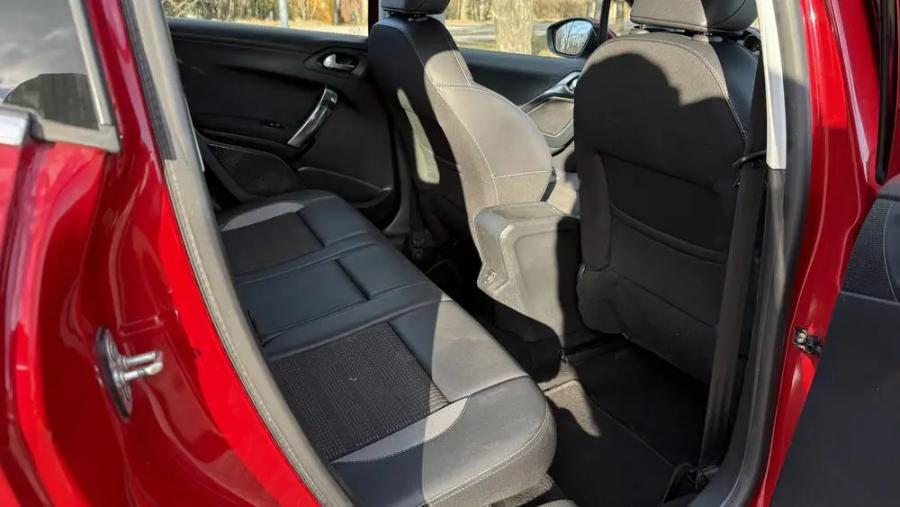 Sarkans Peugeot 2008 2018 Jūrmala, ar dzinēja tilpumu 1.20 L un nobraukumu 133 tūkst. km par 6950 €, foto 24 vietnē AUTOMOTO.COM.LV