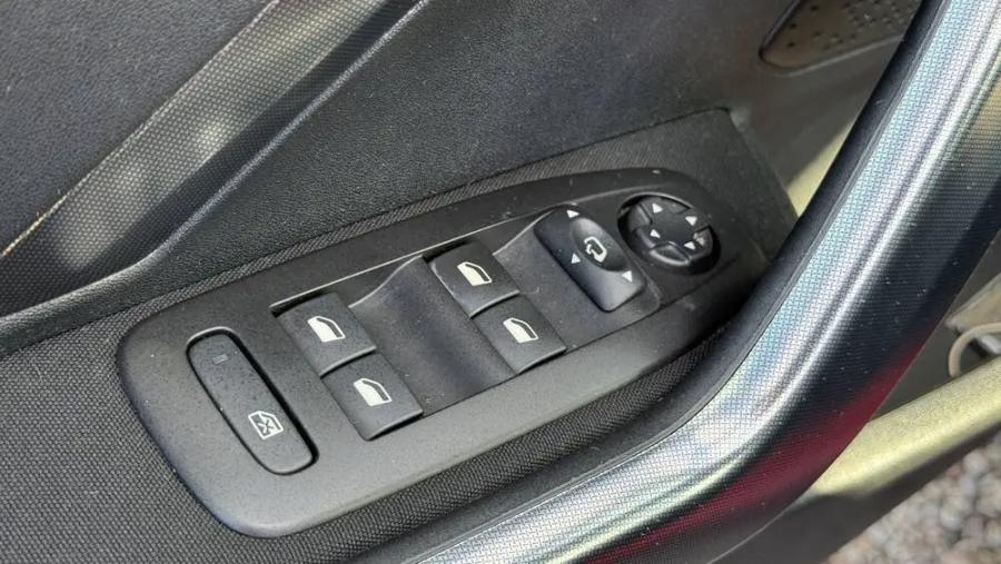 Sarkans Peugeot 2008 2018 Jūrmala, ar dzinēja tilpumu 1.20 L un nobraukumu 133 tūkst. km par 6950 €, foto 27 vietnē AUTOMOTO.COM.LV