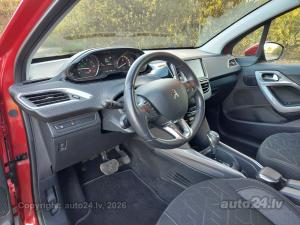 Sarkans Peugeot 2008 2018 Tallina, ar dzinēja tilpumu 1.20 L un nobraukumu 88 tūkst. km par 7700 €, foto 9 vietnē AUTOMOTO.COM.LV