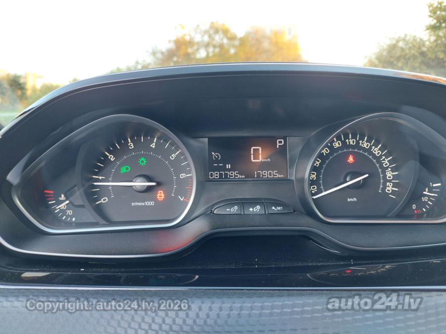 Sarkans Peugeot 2008 2018 Tallina, ar dzinēja tilpumu 1.20 L un nobraukumu 88 tūkst. km par 7700 €, foto 14 vietnē AUTOMOTO.COM.LV