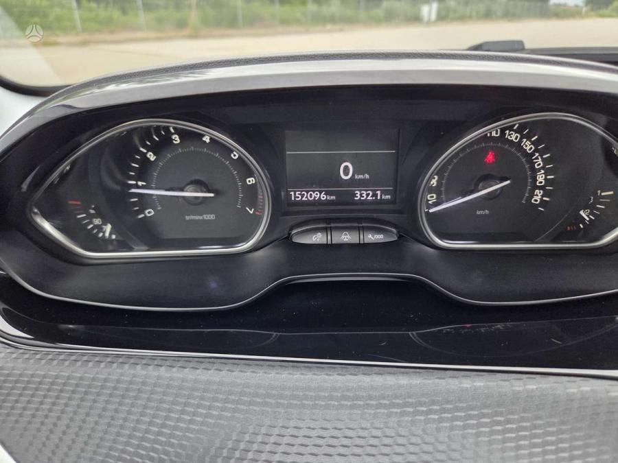 Sarkans Peugeot 2008 2014 Marijampole, ar dzinēja tilpumu 1.20 L un nobraukumu 153 tūkst. km par 3450 €, foto 9 vietnē AUTOMOTO.COM.LV