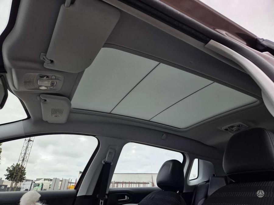 Sarkans Peugeot 2008 2014 Marijampole, ar dzinēja tilpumu 1.20 L un nobraukumu 153 tūkst. km par 3450 €, foto 13 vietnē AUTOMOTO.COM.LV