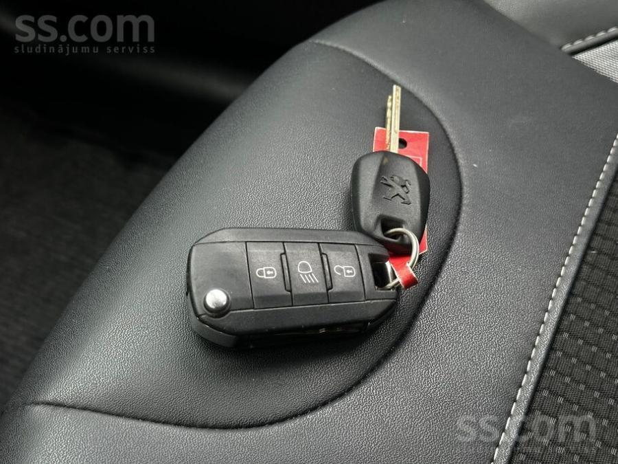 Sarkans Peugeot 2008 2016 Jelgava, ar dzinēja tilpumu 1.20 L un nobraukumu 0 tūkst. km par 6990 €, foto 28 vietnē AUTOMOTO.COM.LV