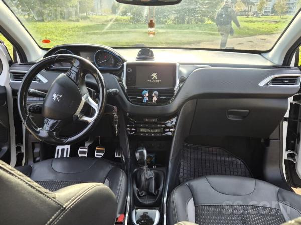 White Peugeot 2008 2013 in Riga, with an engine capacity of 1.60 L and mileage of 211 thousand km for 5100 €, photo 4 on AUTOMOTO.COM.LV
