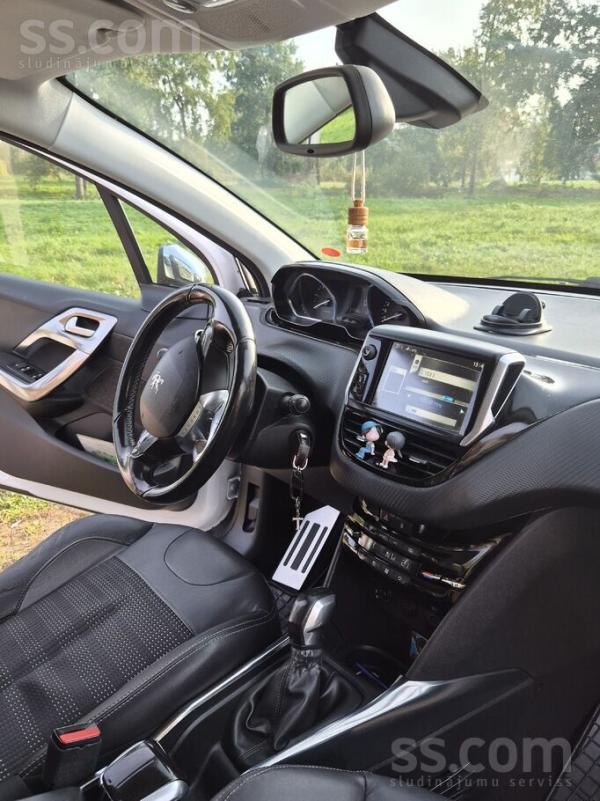 White Peugeot 2008 2013 in Riga, with an engine capacity of 1.60 L and mileage of 211 thousand km for 5100 €, photo 6 on AUTOMOTO.COM.LV