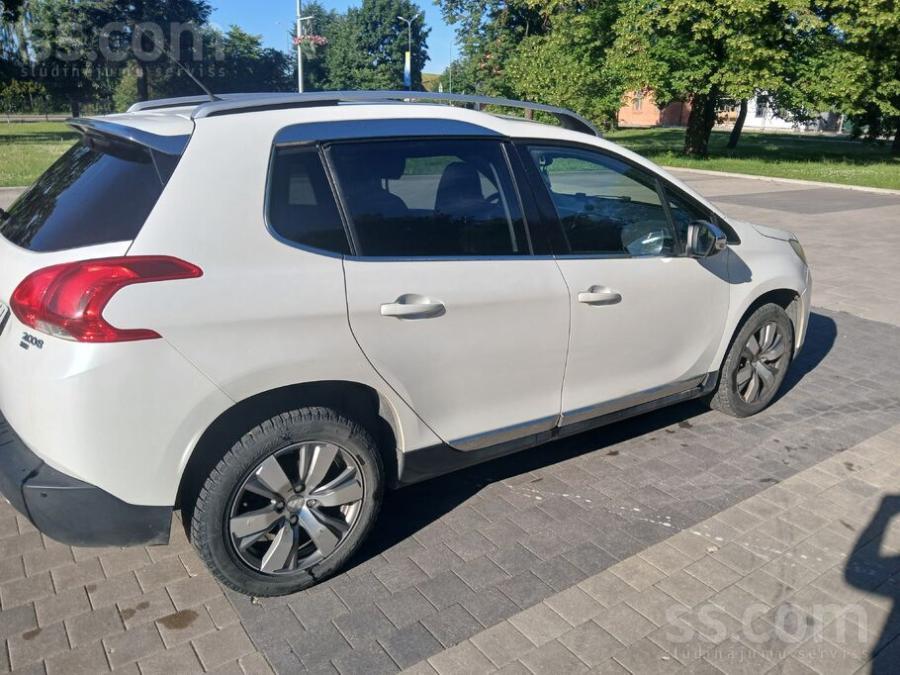 White Peugeot 2008 2014 in Jekabpils, with an engine capacity of 1.60 L and mileage of 200 thousand km for 3500 €, photo 10 on AUTOMOTO.COM.LV