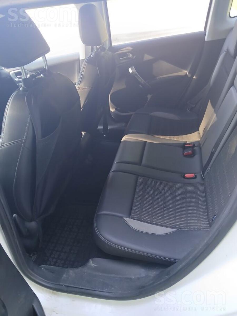 White Peugeot 2008 2014 in Jekabpils, with an engine capacity of 1.60 L and mileage of 200 thousand km for 3500 €, photo 13 on AUTOMOTO.COM.LV