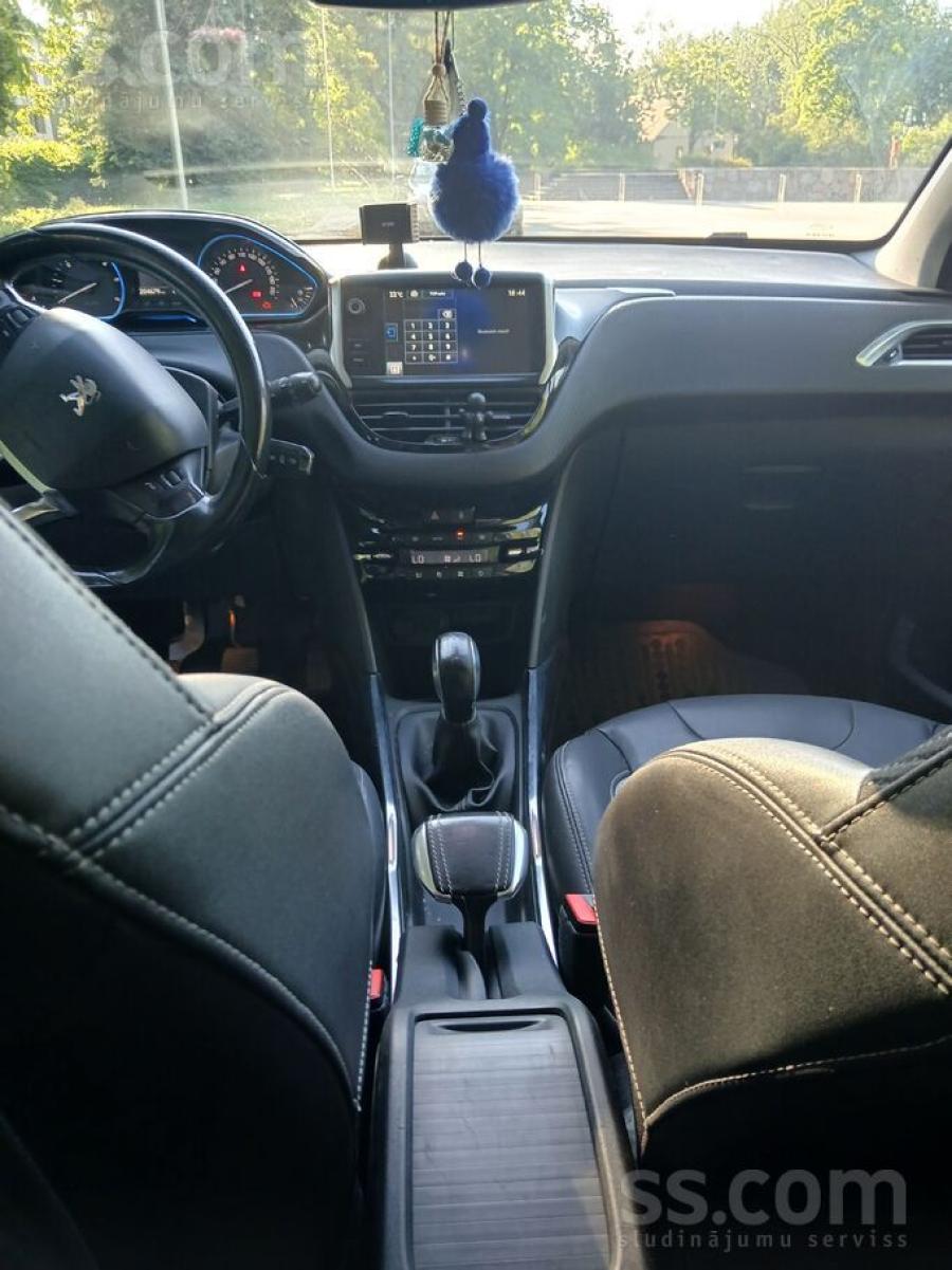 White Peugeot 2008 2014 in Jekabpils, with an engine capacity of 1.60 L and mileage of 200 thousand km for 3500 €, photo 15 on AUTOMOTO.COM.LV