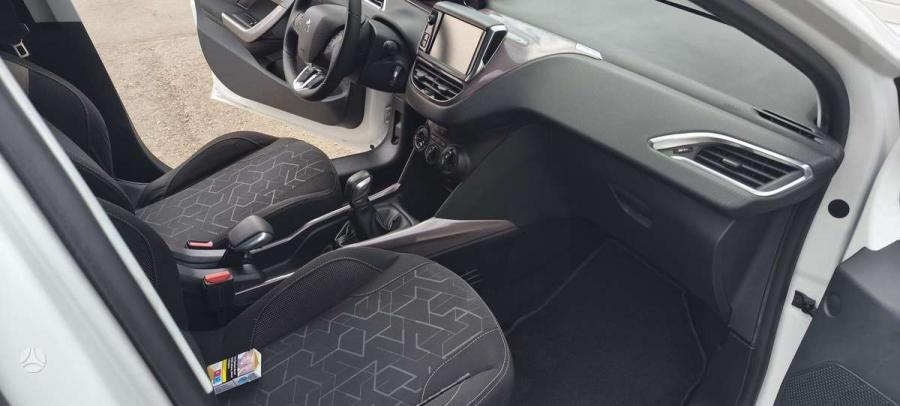 Balts Peugeot 2008 2014 Tauragė, ar dzinēja tilpumu 1.20 L un nobraukumu 120 tūkst. km par 3600 €, foto 12 vietnē AUTOMOTO.COM.LV