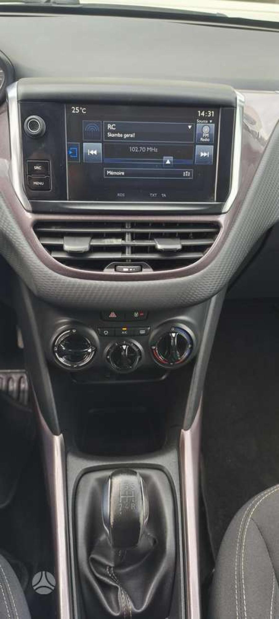 Balts Peugeot 2008 2014 Tauragė, ar dzinēja tilpumu 1.20 L un nobraukumu 120 tūkst. km par 3600 €, foto 16 vietnē AUTOMOTO.COM.LV