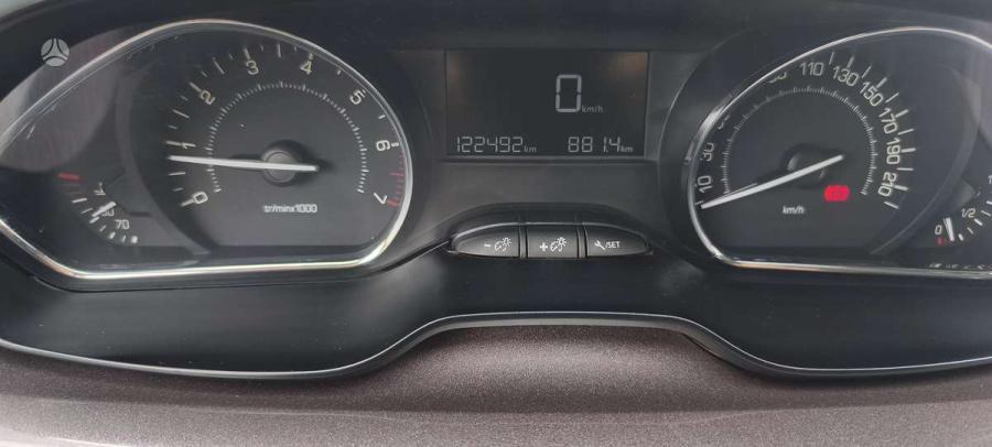 Balts Peugeot 2008 2014 Tauragė, ar dzinēja tilpumu 1.20 L un nobraukumu 120 tūkst. km par 3500 €, foto 14 vietnē AUTOMOTO.COM.LV