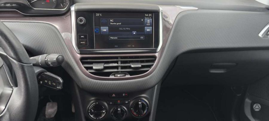 Balts Peugeot 2008 2014 Tauragė, ar dzinēja tilpumu 1.20 L un nobraukumu 120 tūkst. km par 3500 €, foto 15 vietnē AUTOMOTO.COM.LV