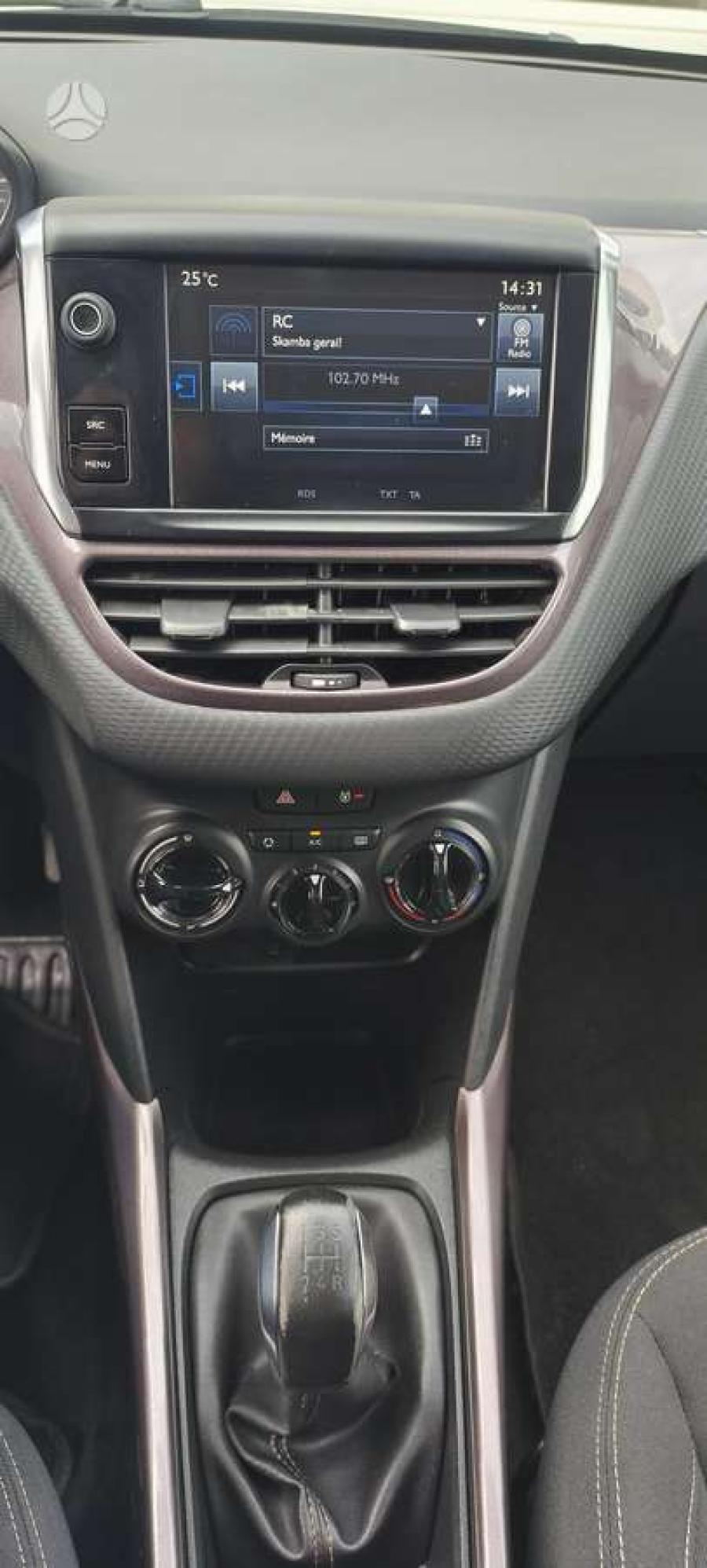 Balts Peugeot 2008 2014 Tauragė, ar dzinēja tilpumu 1.20 L un nobraukumu 120 tūkst. km par 3500 €, foto 16 vietnē AUTOMOTO.COM.LV