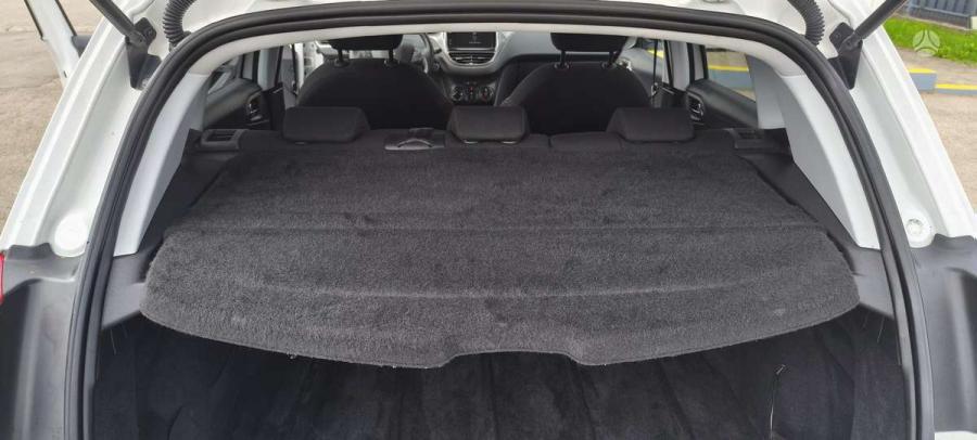 White Peugeot 2008 2014 in Taurage, with an engine capacity of 1.20 L and mileage of 120 thousand km for 3350 €, photo 17 on AUTOMOTO.COM.LV
