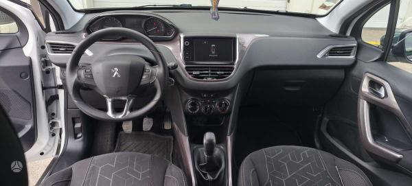 Balts Peugeot 2008 2014 Tauragė, ar dzinēja tilpumu 1.20 L un nobraukumu 12 tūkst. km par 3400 €, foto 8 vietnē AUTOMOTO.COM.LV