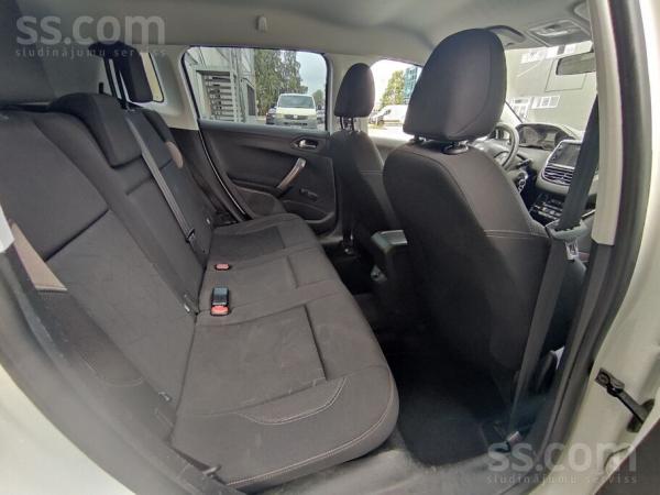 Peugeot 2008 2014 Rīga vietnē Balts Peugeot 2008 2014 Rīga, ar dzinēja tilpumu 1.60 L un nobraukumu 213 tūkst. km par 4900 €, foto 8 vietnē AUTOMOTO.COM.LV