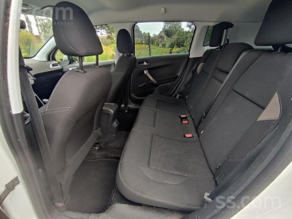 Peugeot 2008 2014 Rīga vietnē Balts Peugeot 2008 2014 Rīga, ar dzinēja tilpumu 1.60 L un nobraukumu 213 tūkst. km par 4900 €, foto 9 vietnē AUTOMOTO.COM.LV
