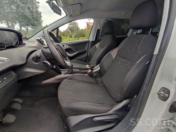Peugeot 2008 2014 Rīga vietnē Balts Peugeot 2008 2014 Rīga, ar dzinēja tilpumu 1.60 L un nobraukumu 213 tūkst. km par 4900 €, foto 10 vietnē AUTOMOTO.COM.LV