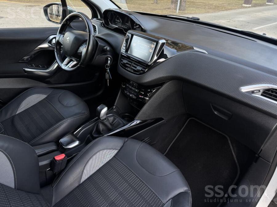 Balts Peugeot 2008 2015 Rīga, ar dzinēja tilpumu 1.20 L un nobraukumu 141 tūkst. km par 5000 €, foto 15 vietnē AUTOMOTO.COM.LV